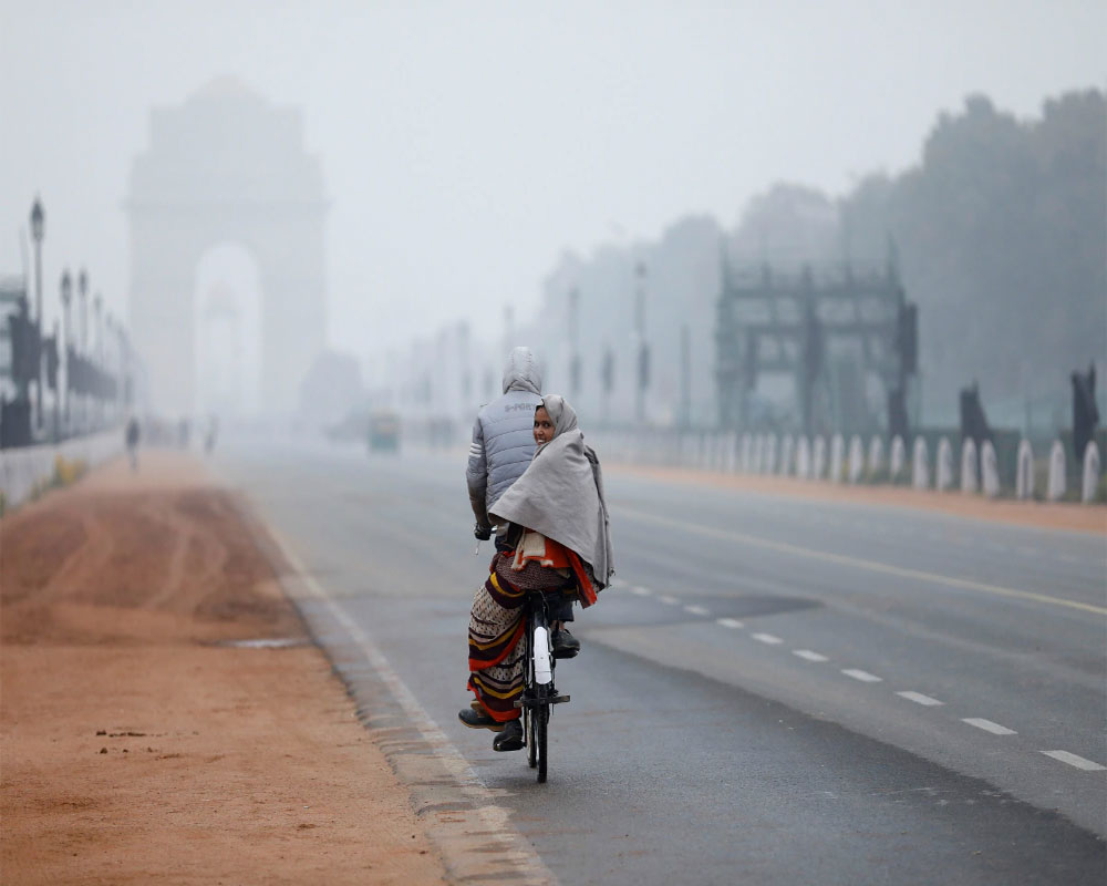 Moderate fog in parts of Delhi, minimum temperature dips to 4 deg C