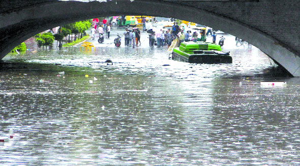 Motorist drowns in flooded Minto Bridge underpass