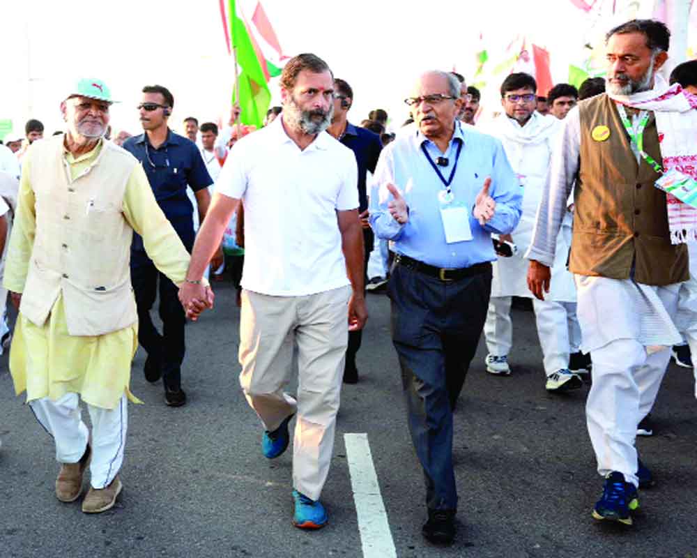 Cong will keep promises, save Guj from deceit of BJP: Rahul