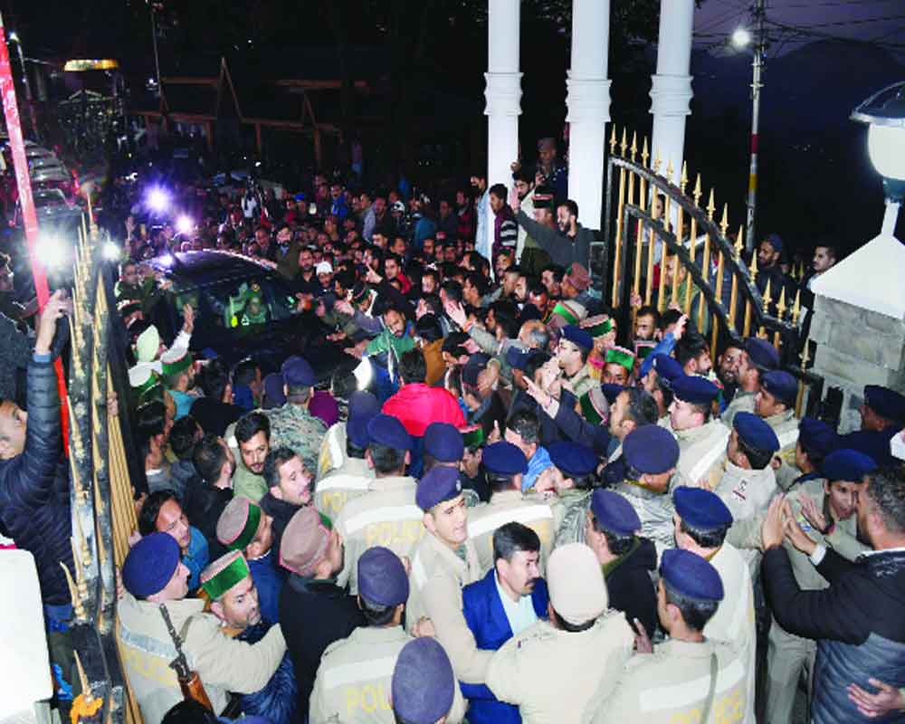 Rahulâ€™s confidant Sukhu picked as Himachal CM