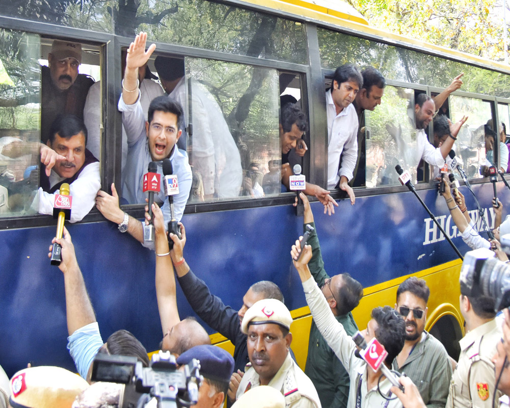 AAP leaders detained, party calls emergency meet of office-bearers