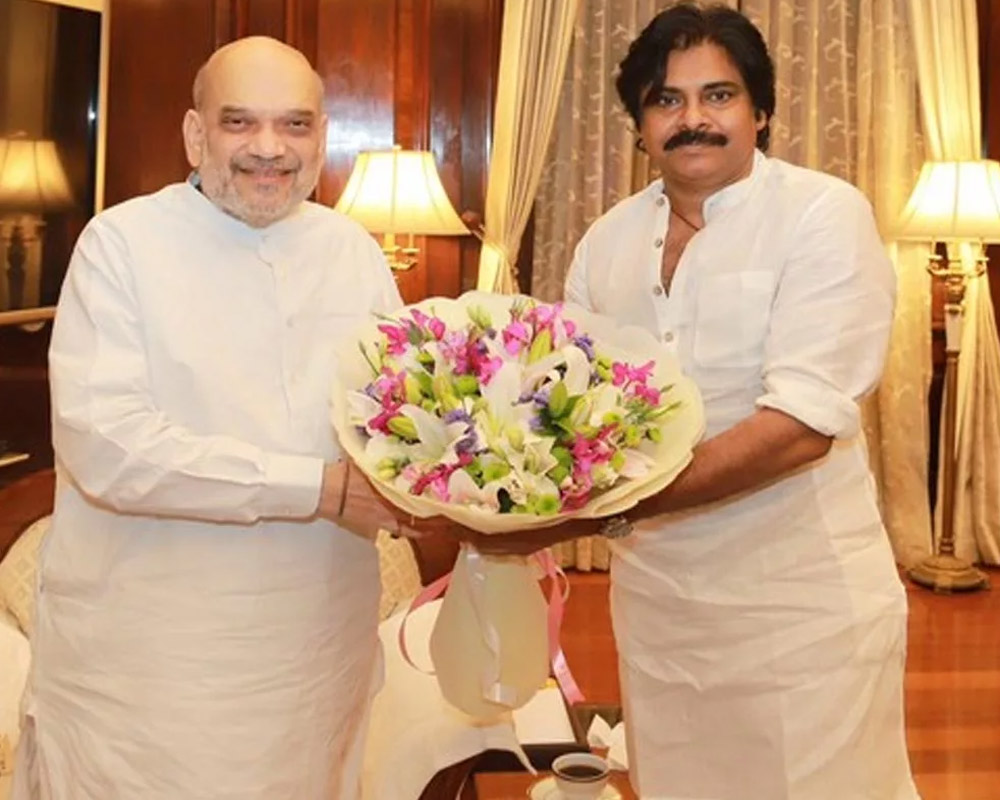 Janasena chief Pawan Kalyan meets Amit Shah in Delhi, holds talks on seat sharing for T'gana polls