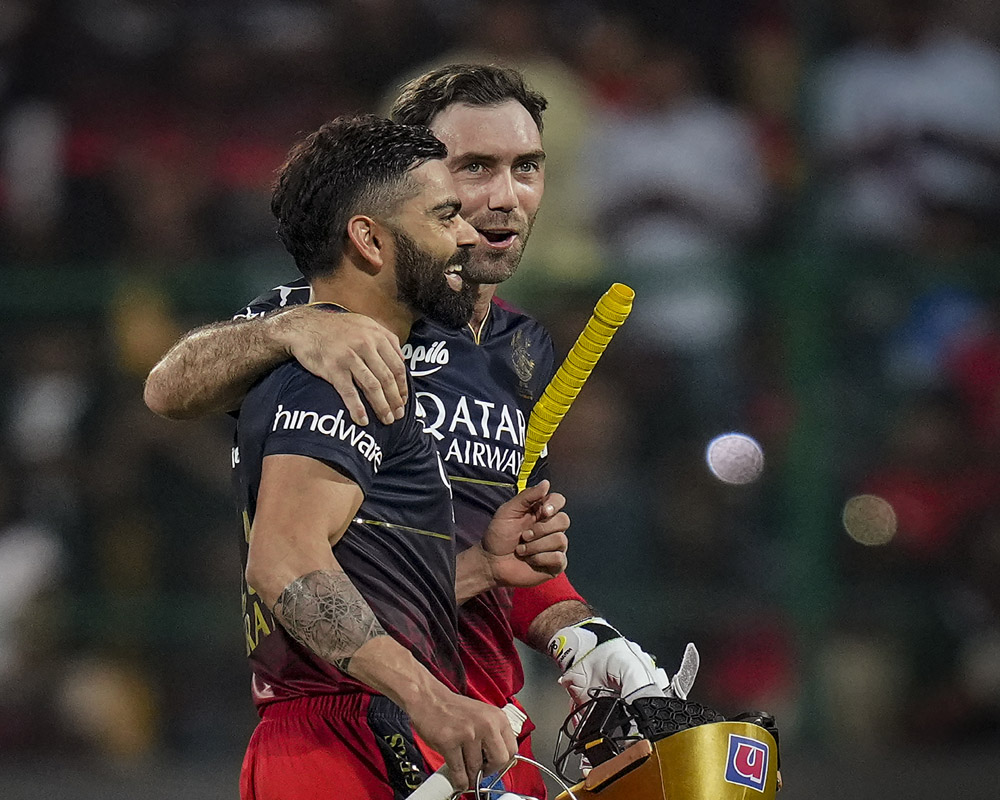 Kohli, du Plessis slam twin fifties to power RCB to 8-wicket win over MIs