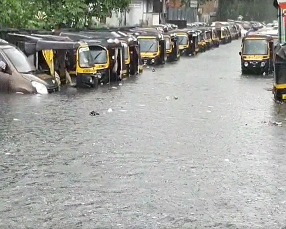 Monsoon covers Delhi, Mumbai together