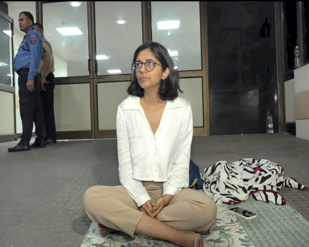Police not allowing me to meet minor rape victim: DCW chief Maliwal, continues dharna at hospital