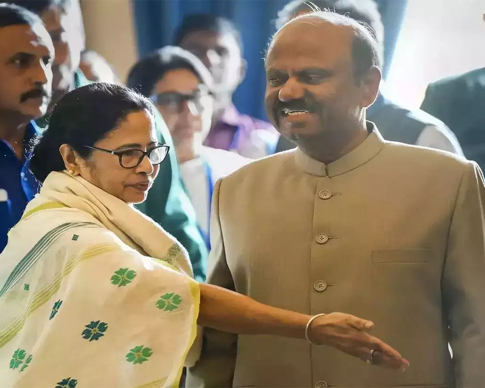 Cal HC adjourns hearing of Bengal Guv's defamation suit against Mamata till Thursday