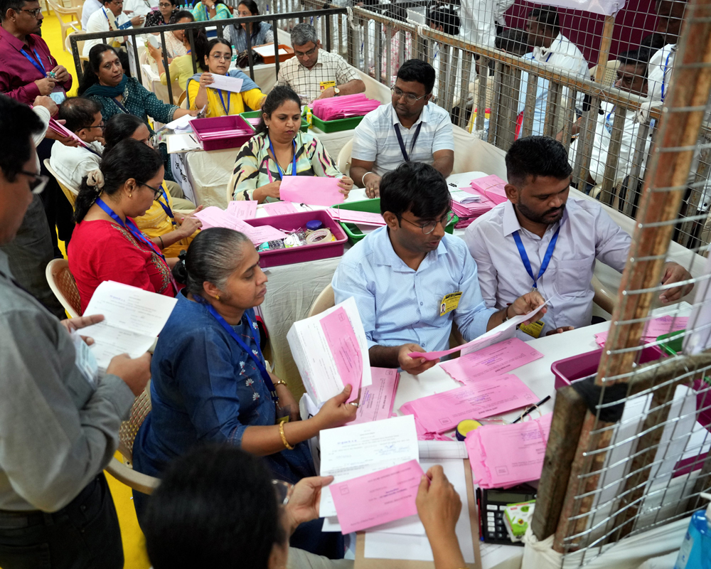 Maharashtra assembly polls: Mahayuti leads in 145 seats, MVA tottering at 49