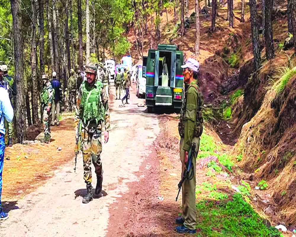 Terrorists Encountered in Kashmir; one Jawan martyred