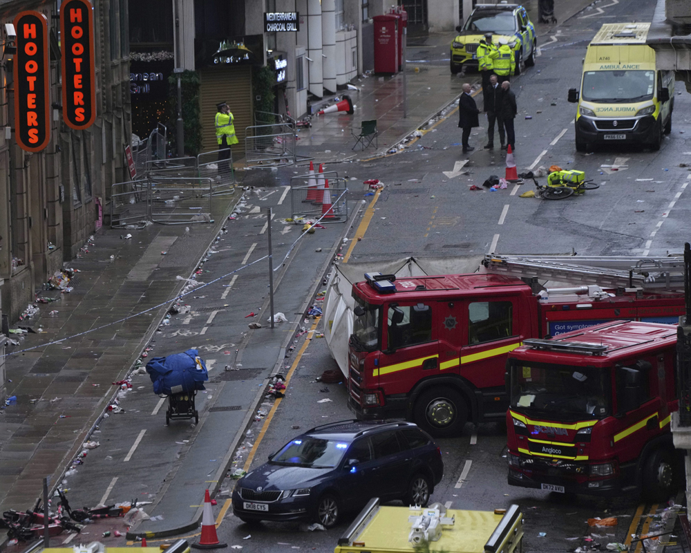 Driver ploughs car into celebrating Liverpool fans in UK, 45 Injured