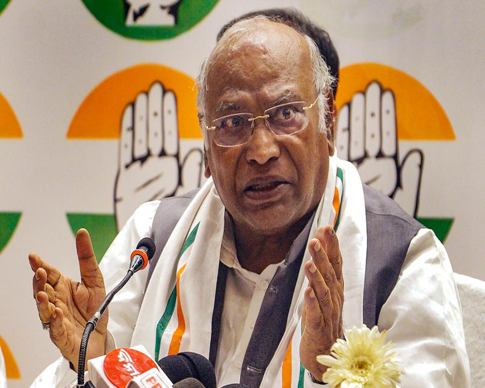 JD(U)-BJP alliance 'opportunistic', Nitish switches sides for 'kursi', alleges Kharge