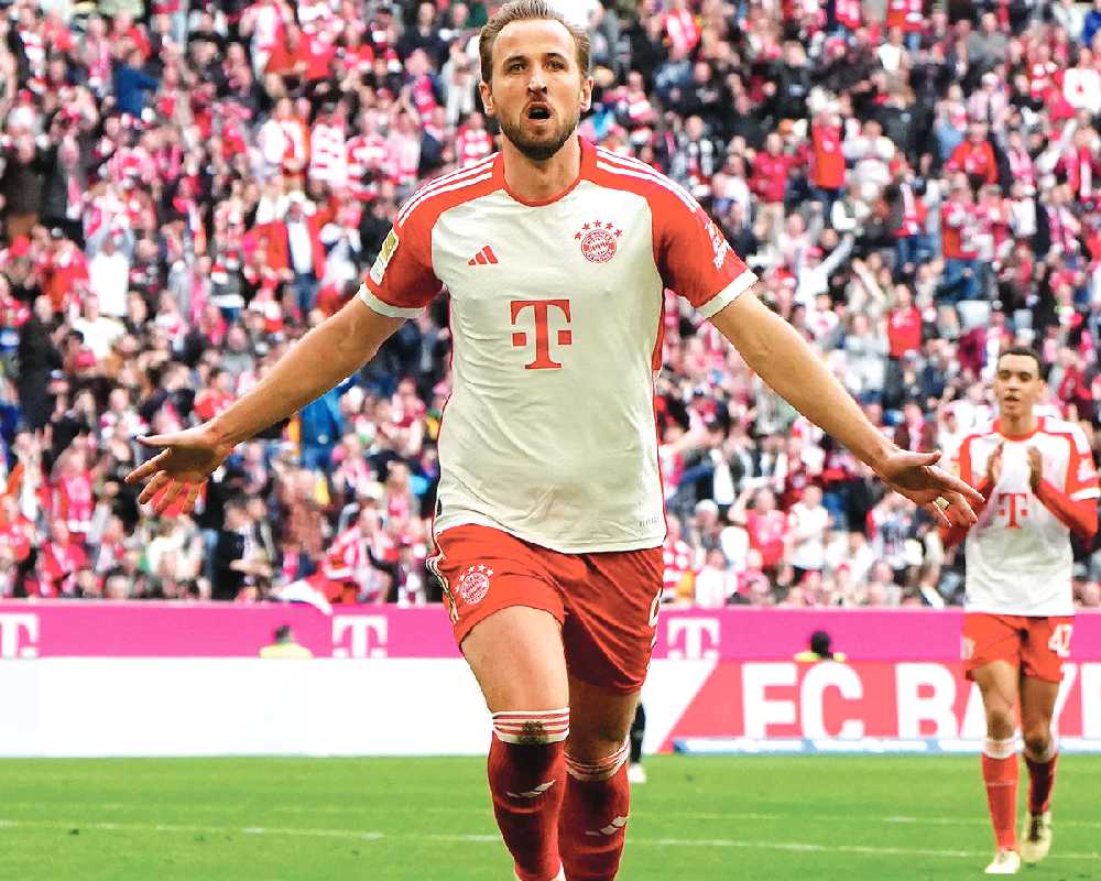 Kane gets his 100th goal for Bayern