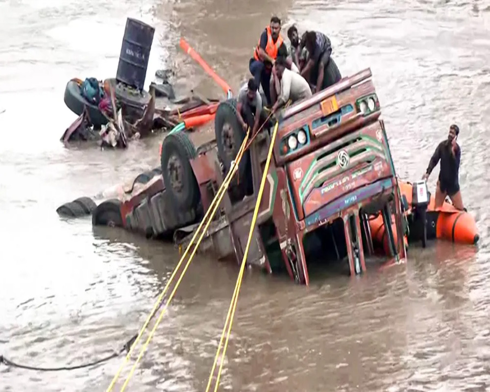 Vadodara bridge collapse death toll rises to 20; one person still missing